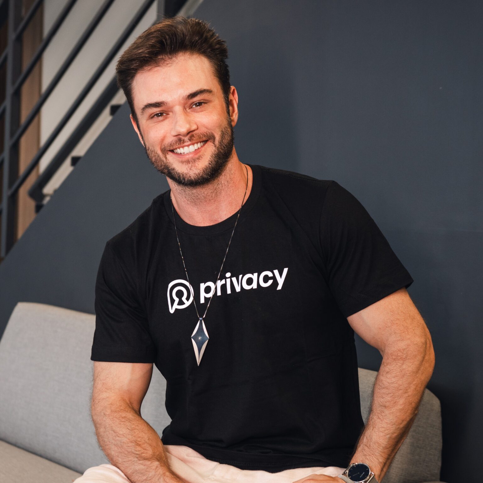 Amadeo Leandro conta tudo sobre alter ego Mister Dom