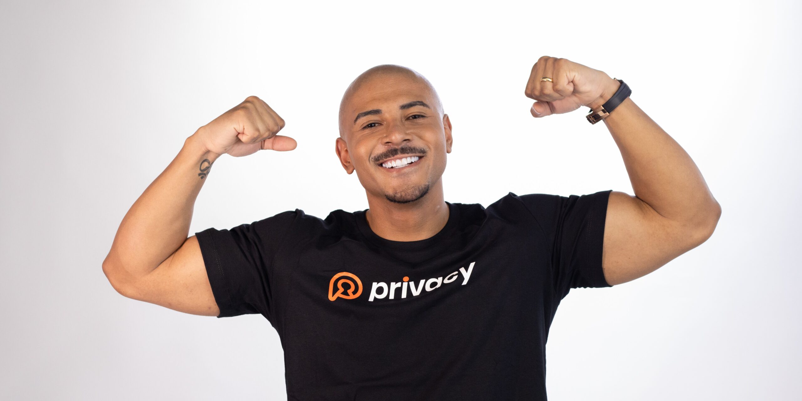 Lucas Ferraz celebra sucesso na Privacy: “Viver no meu tempo"