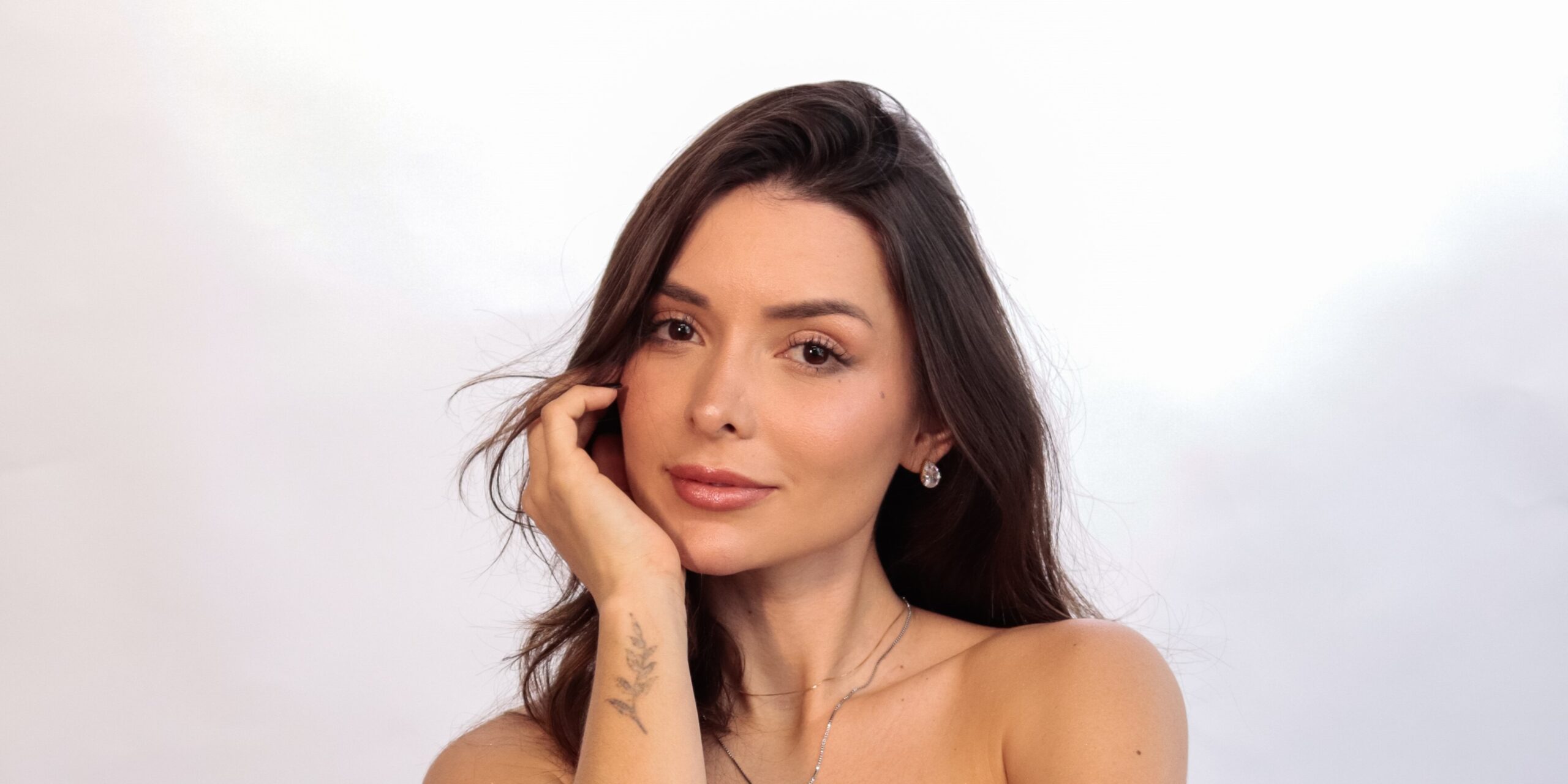 Gabrieli Dortt se destaca na Privacy como influenciadora milionária